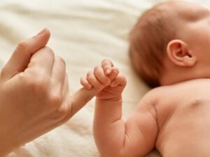 Parto na água: conheça as vantagens e desafios do momento