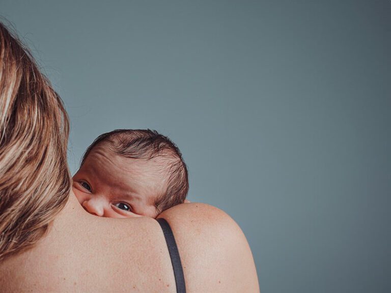 Parto na água: conheça as vantagens e desafios do momento